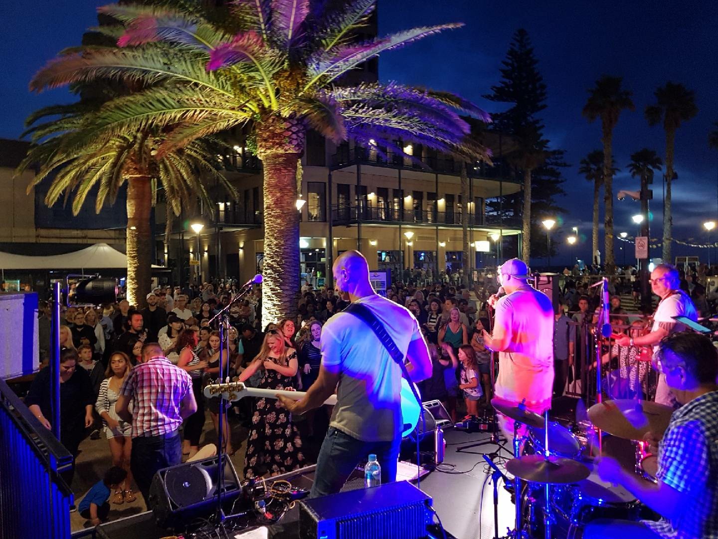 Salsa Dancing with Reggae Band: Reggae On | QuickSteps